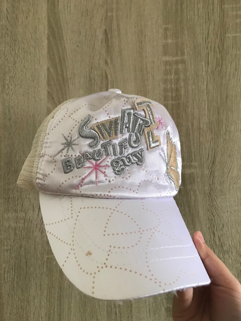 Vintage Y2K White Cap Glitter | Topi Putih Y2K (Baca Caption), Fesyen ...
