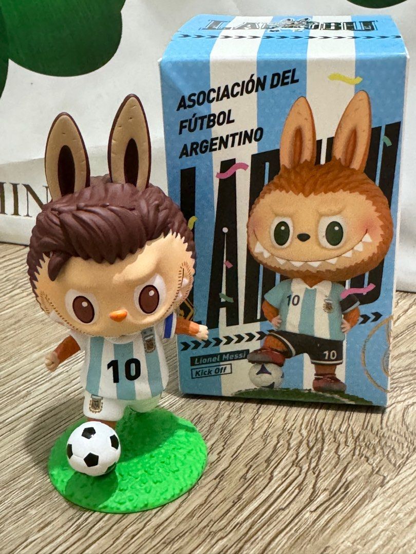 中古已開 the monsters labubu messi 10號仔美斯 非zimomo, 興趣及遊戲, 玩具 & 遊戲類 - Carousell