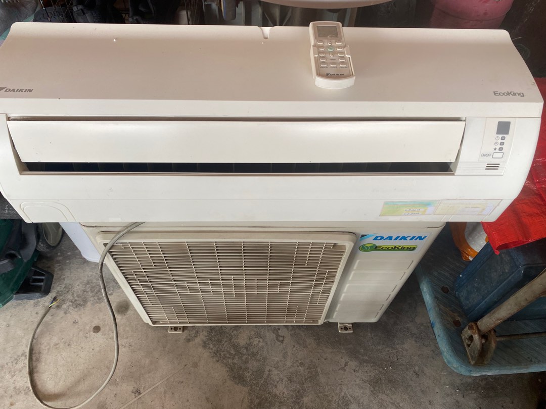Aircond 1 hp Daikin Ecoking second hand, TV & Home Appliances, Air ...