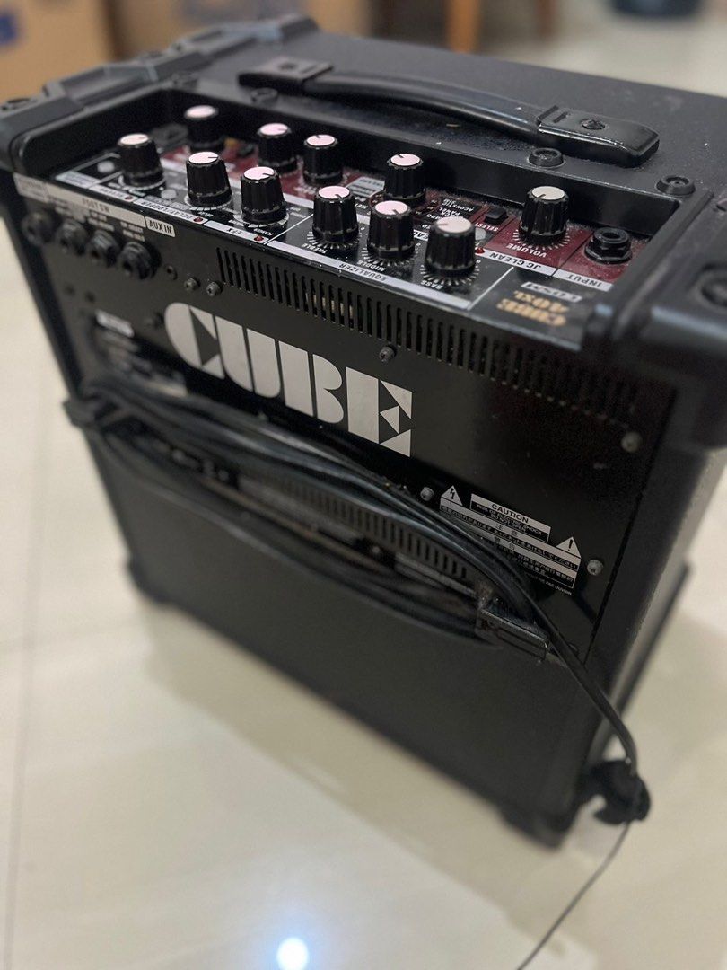 Ampli Roland Cube 40 XL, Musik & Media, Alat di Carousell
