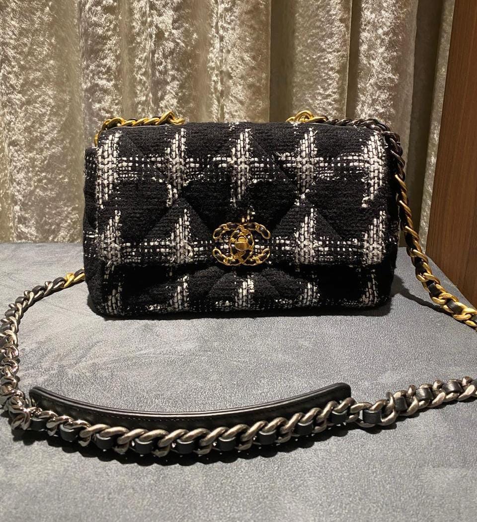 Chanel C19 Black Tweed GHW 2022 CHIP COMPLETE SET with NO Rec, Barang ...