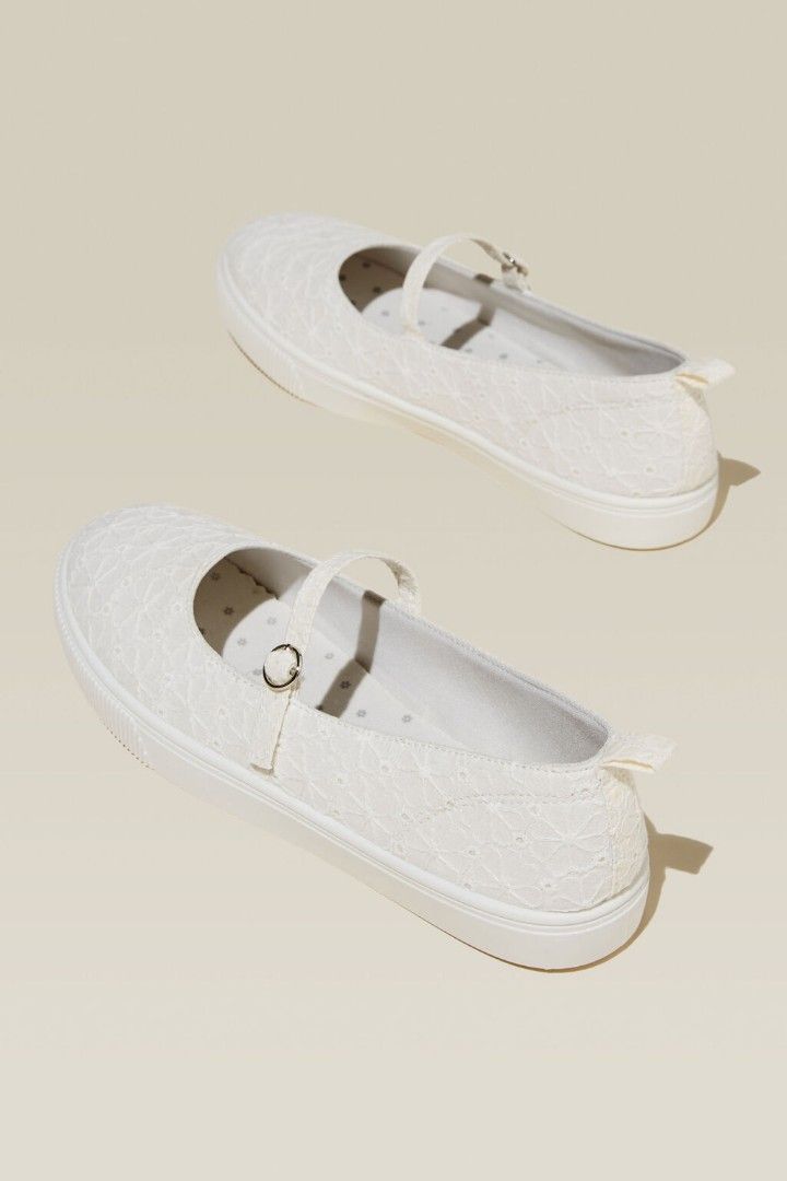 Cotton on rubi Audrey Mary Jane Plimsoll純白色瑪麗珍鞋, 女裝, 鞋, 平底鞋 - Carousell