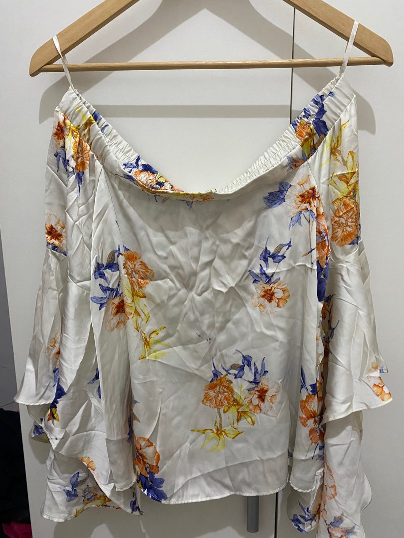 Sabrina Top Forever 21, Fesyen Wanita, Pakaian Wanita, Atasan di Carousell