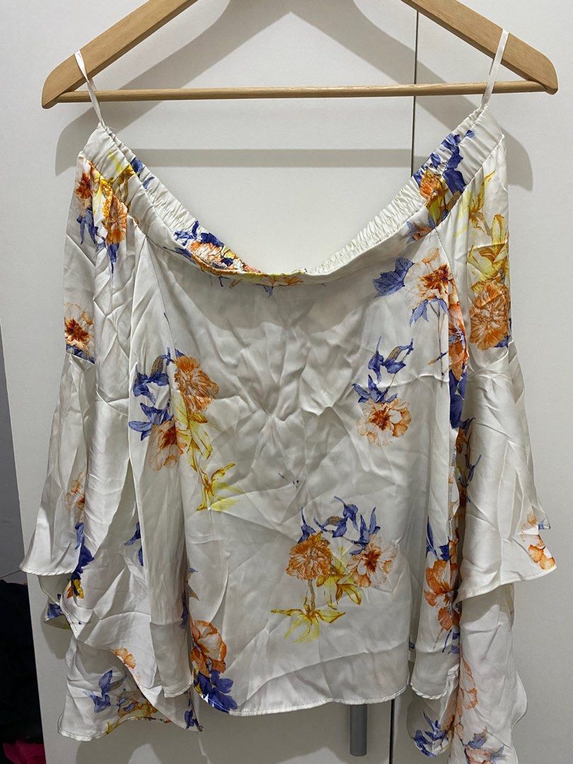 Sabrina Top Forever 21, Fesyen Wanita, Pakaian Wanita, Atasan di Carousell