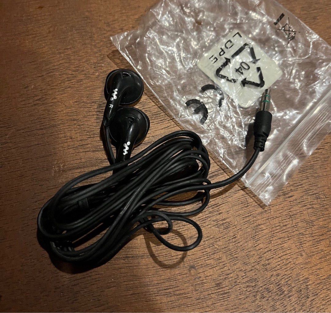 Sony Ericsson headphone genuine, Audio, Earphones on Carousell