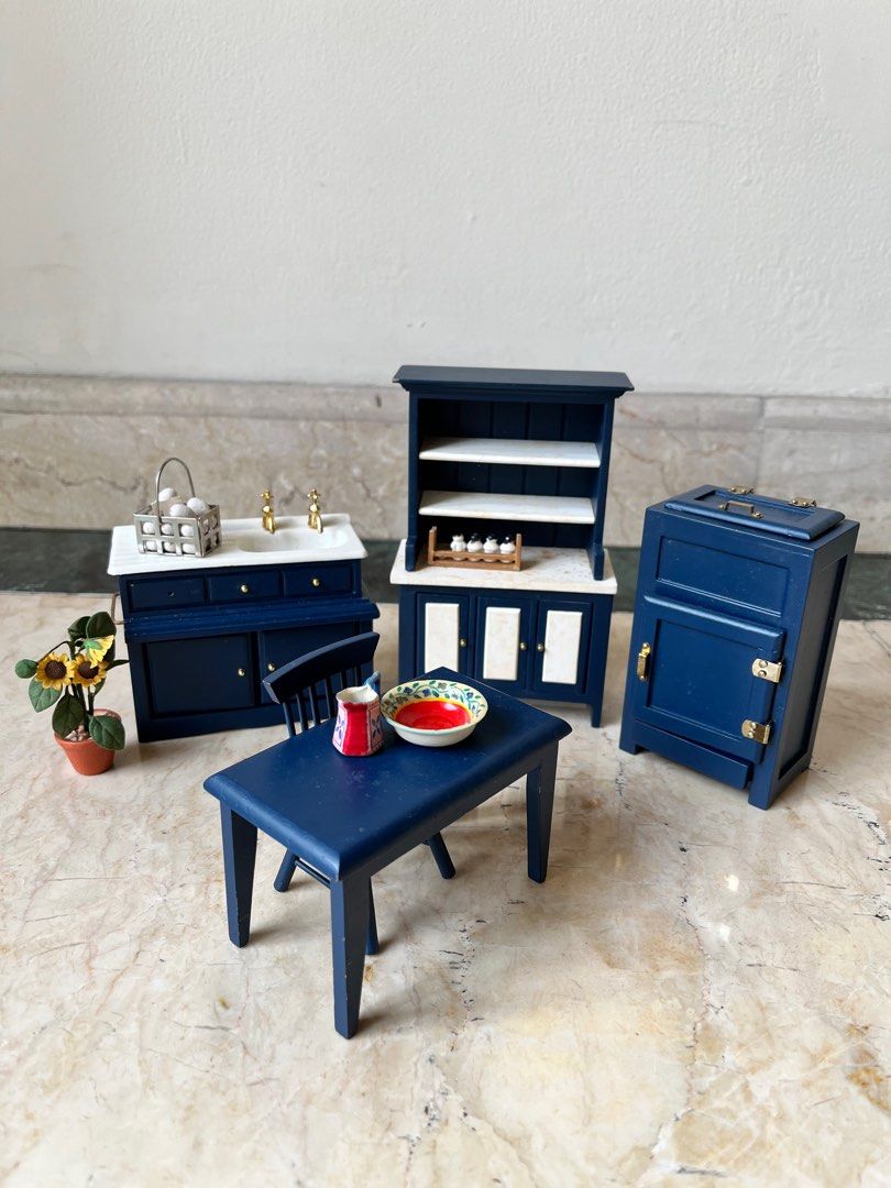 Vintage Miniature Kitchen Table Dapur Set, Toys & Collectibles, Lainnya ...