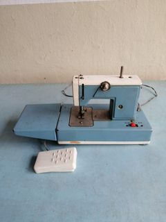 Semco Indigo 6 Sewing Machine White, Hobbies & Toys, Stationery & Craft ...