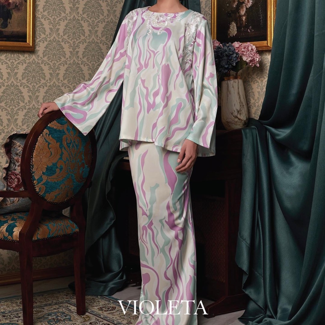 Violeta Kurung Wanzar, Women's Fashion, Dresses & Sets, Traditional ...