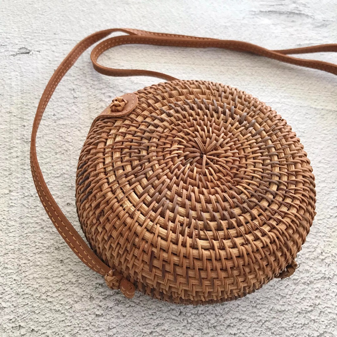 Beg Rotan Bulat / Round Rattan Sling Bag / Threaded Rattan Bag ...
