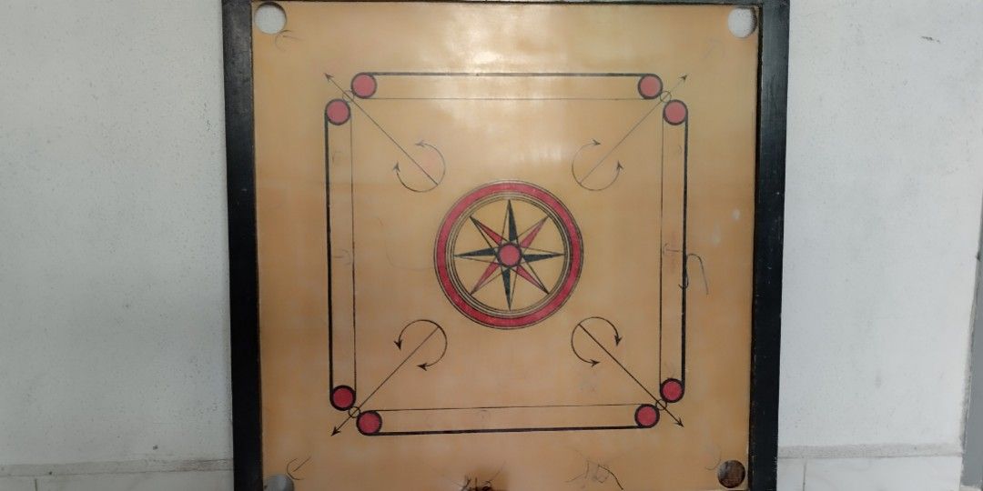 Caram Board with 10 black and 10 white coins, queen and striker ...