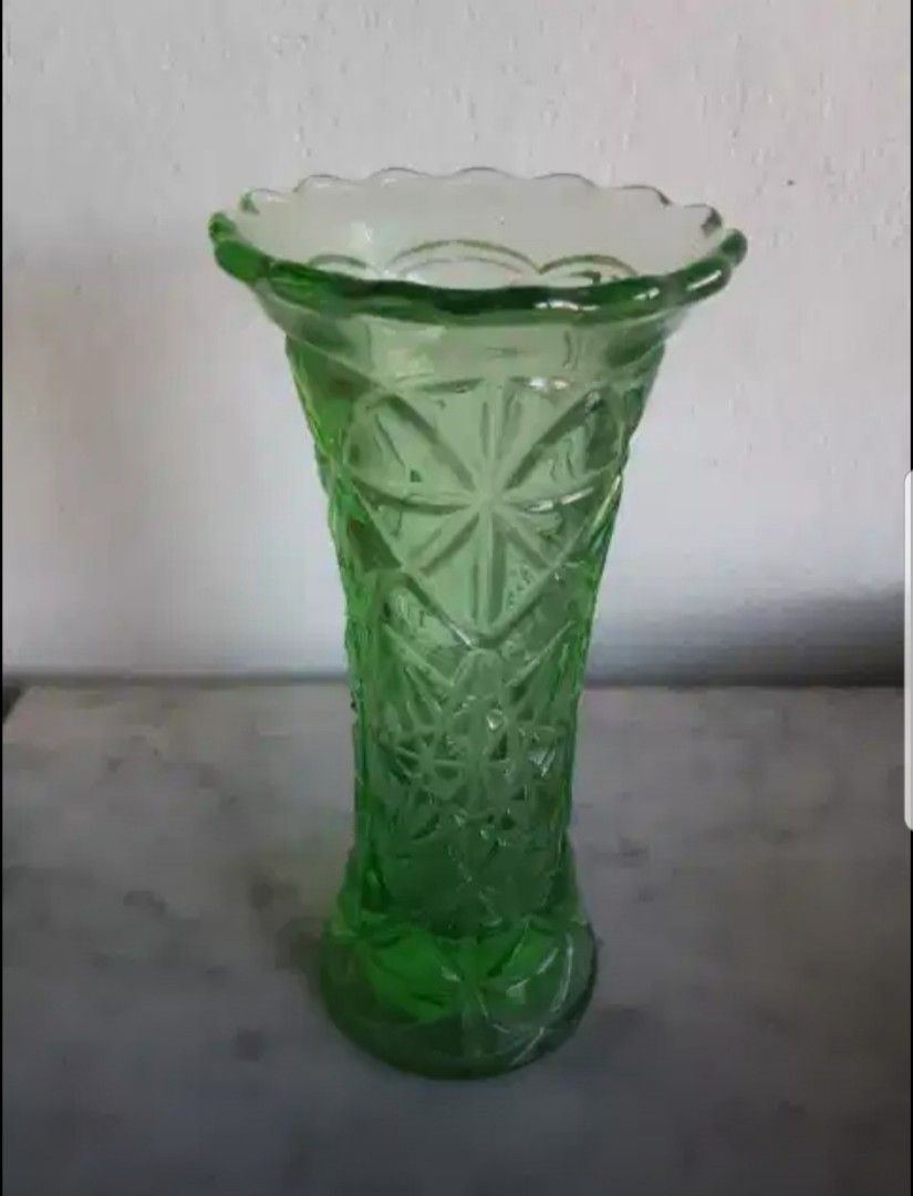 Fas bunga karap antik, Antik, Pajangan di Carousell