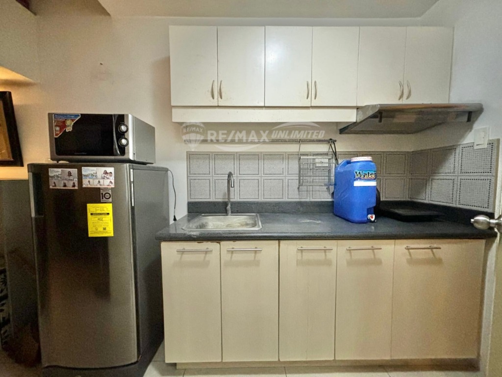 For Sale: Fully-furnished 1BR BERKELEY RESIDENCES Katipunan,QC in front ...