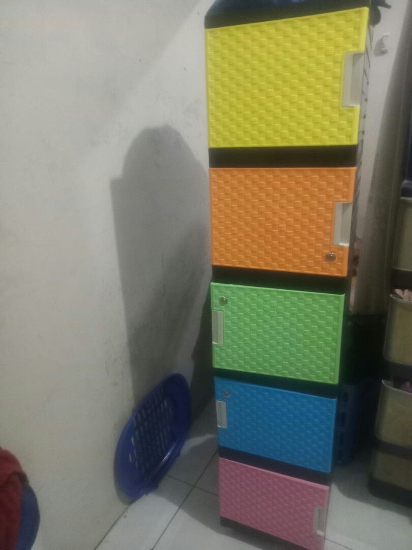 Lemari Plastik 5 susun, Perabotan Rumah di Carousell
