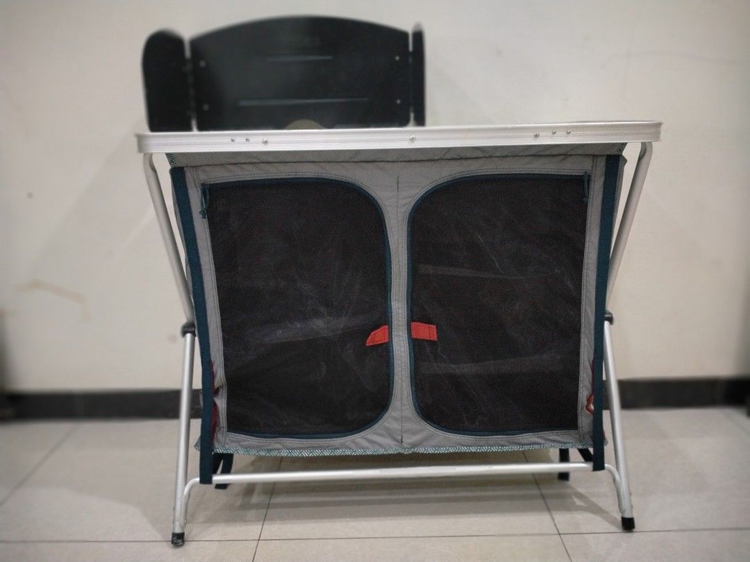 Meja Masak Camping Original Quechua dengan ruang simpanan Boleh Lipat ...