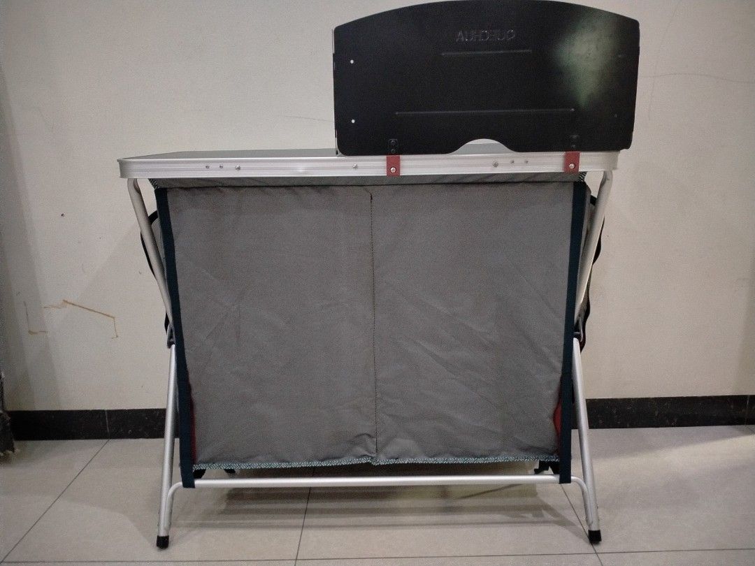 Meja Masak Camping Original Quechua dengan ruang simpanan Boleh Lipat ...