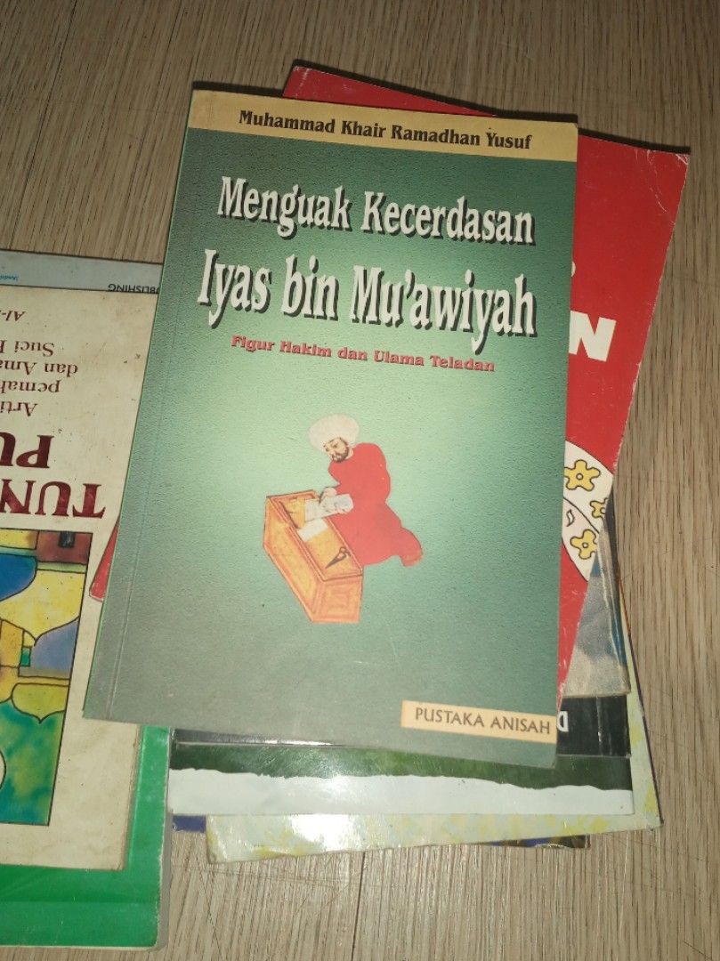 Menguak Kecerdasan Iyas bin Muawiyah figur hakim dan ulama teladan, Buku & Alat Tulis, Buku di ...