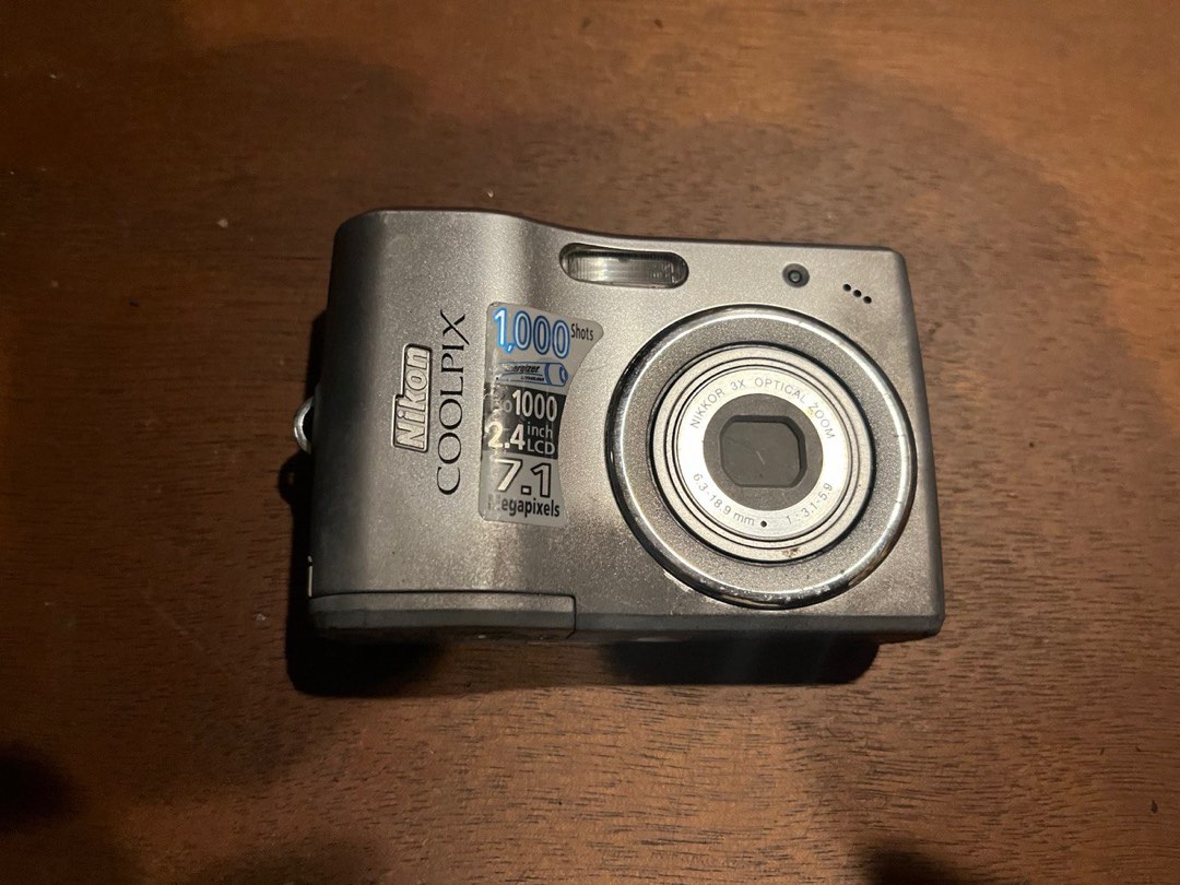 Nikon CCD Vintage retro Cam-era digicam, Photography, Cameras on Carousell
