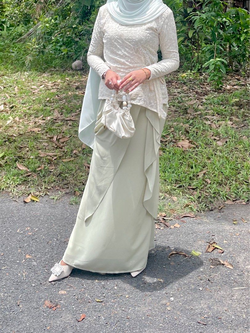 Qiszar Ellis Luxe Raya 2024, Women's Fashion, Muslimah Fashion, Baju ...