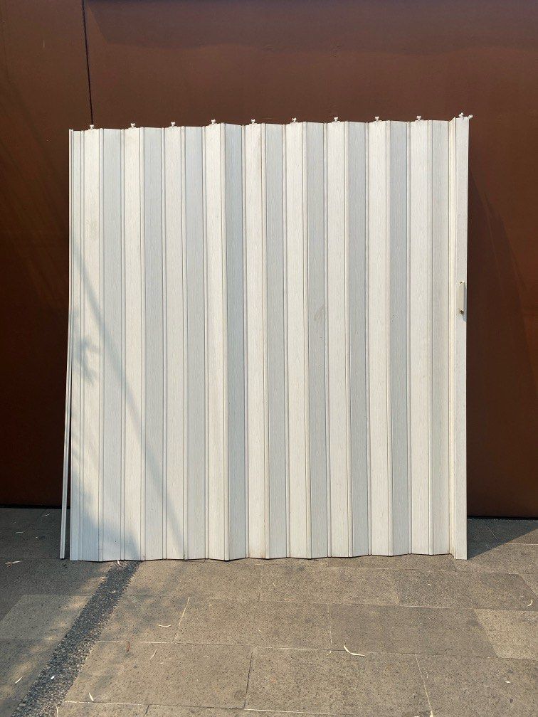 Rolling door PVC putih, Perabotan Rumah di Carousell