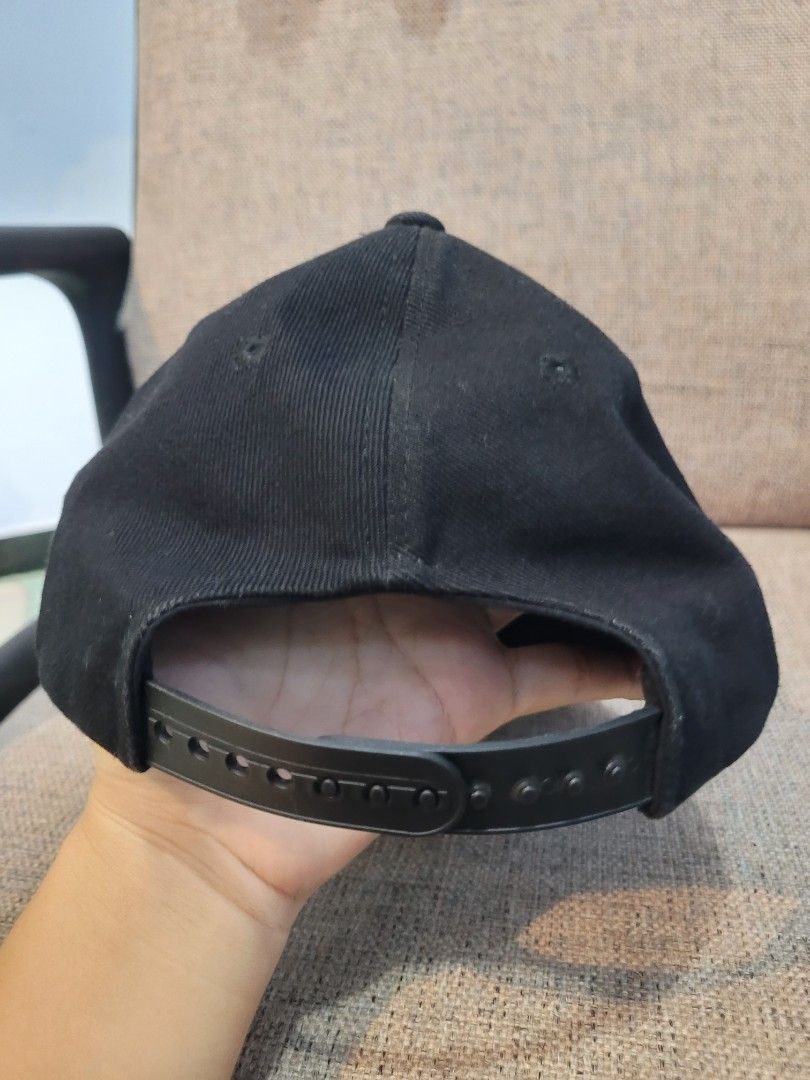 Topi Kalibre Huruf Y, Fesyen Wanita, Aksesoris di Carousell