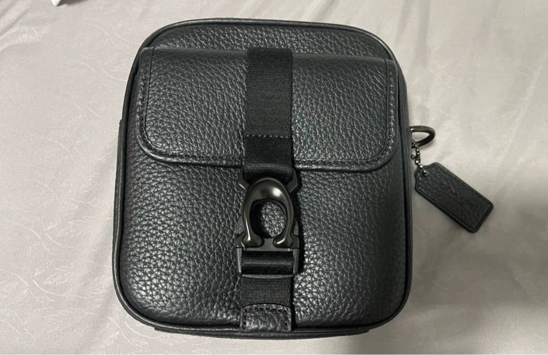 Coach Beck Logo Buckled Messenger Bag, Men's Fashion, Bags, Sling Bags ...