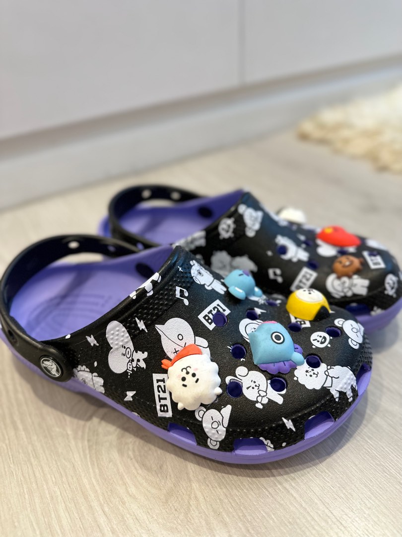 CROCS x BT21 Classic Clog with 8 Line Friends BT21 Jibbitz, Women's ...