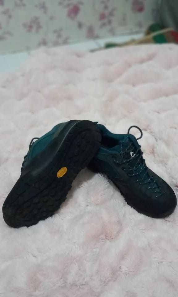 Eiger Anaconda Vibram 2.5 Lowcut, Fesyen Wanita, Sepatu di Carousell