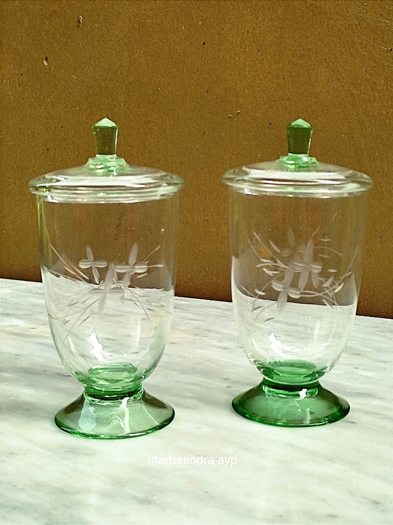 Gelas kaca grafir kuno antik, Kitchen & Appliances di Carousell