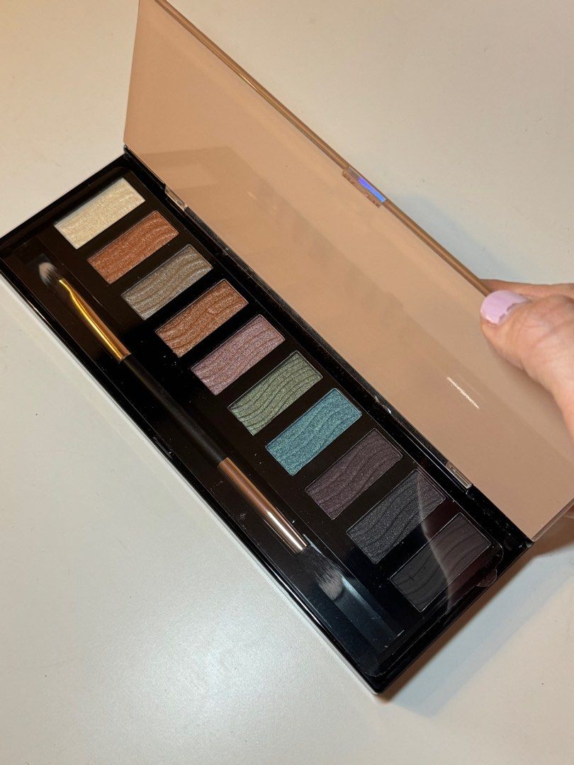 Glam Eyes Pallet, Beauty & Personal Care, Face, Makeup on Carousell