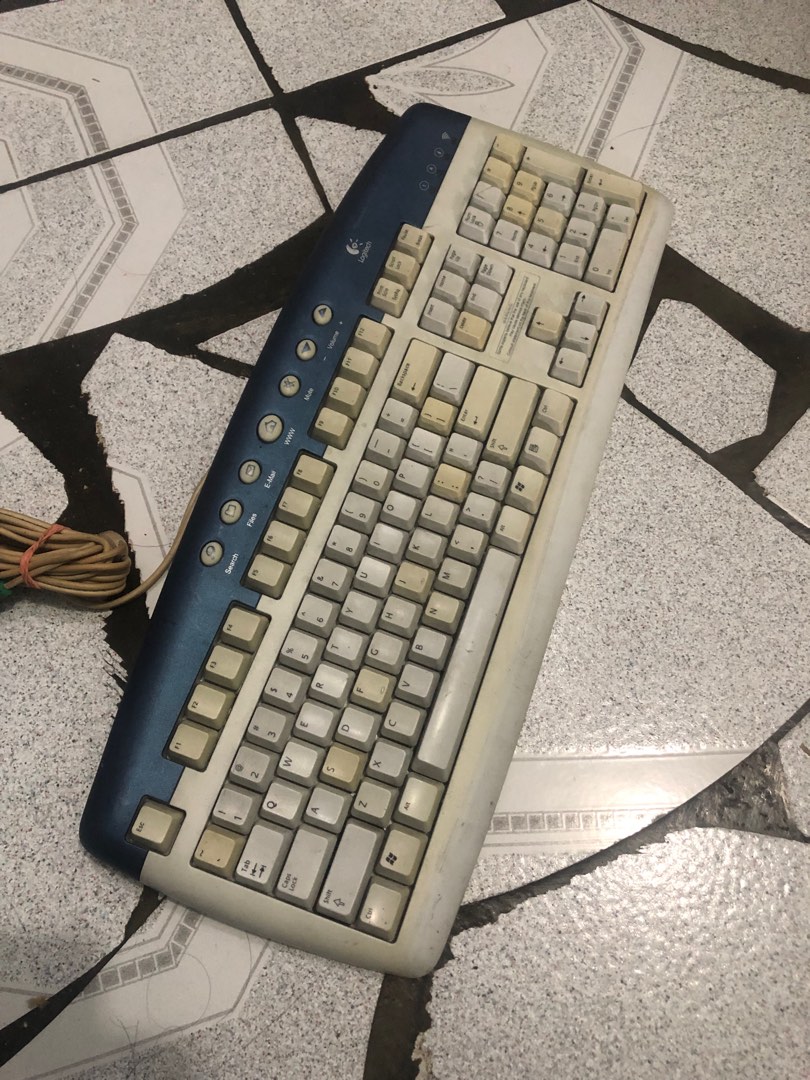 Keyboard Logitech jadul mechanical, Elektronik, Komputer, Desktop di ...