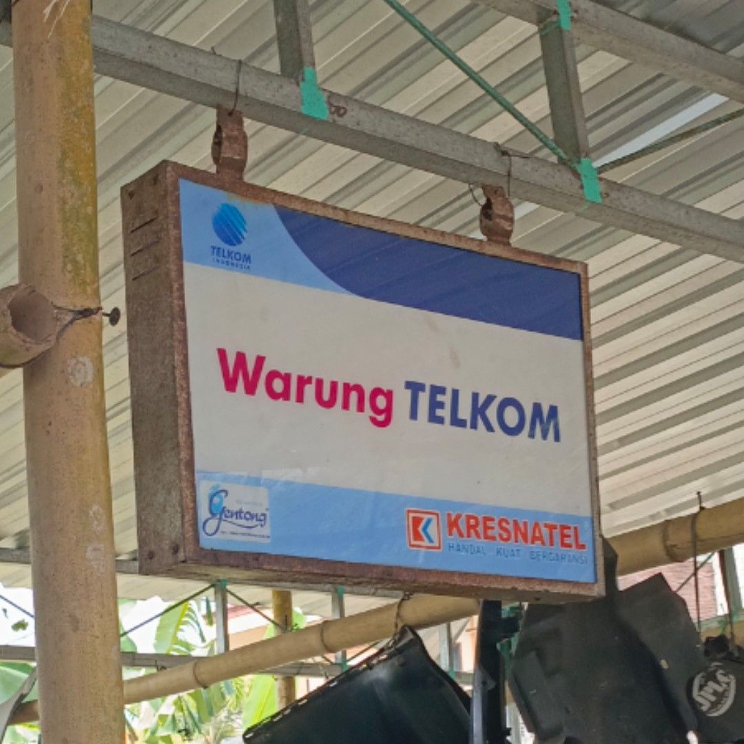 Neon box warung telkom, Antik, Pajangan di Carousell