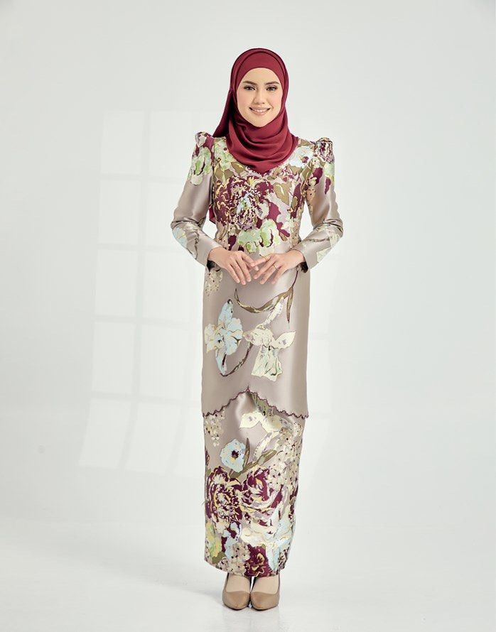 Qadeera Mini Kurung, Women's Fashion, Muslimah Fashion, Baju Kurung ...