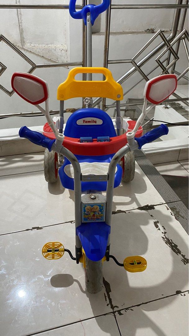 Sepeda anak roda tiga family, Bayi & Anak, Lainnya di Carousell