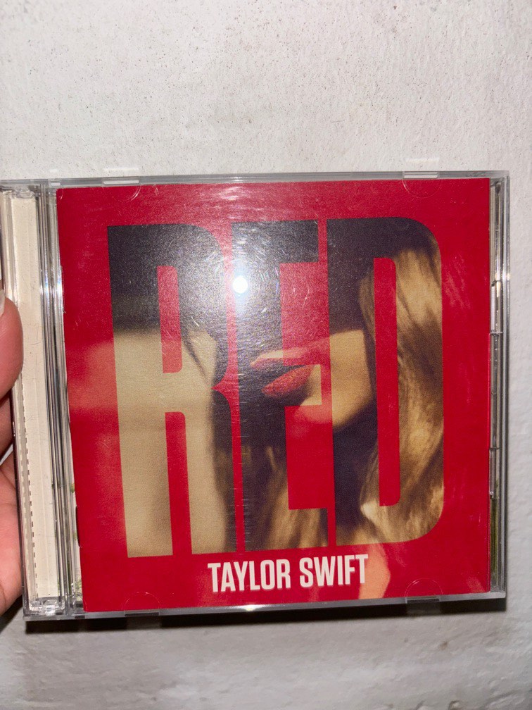 Taylor swift CDs, Hobbies & Toys, Music & Media, CDs & DVDs on Carousell