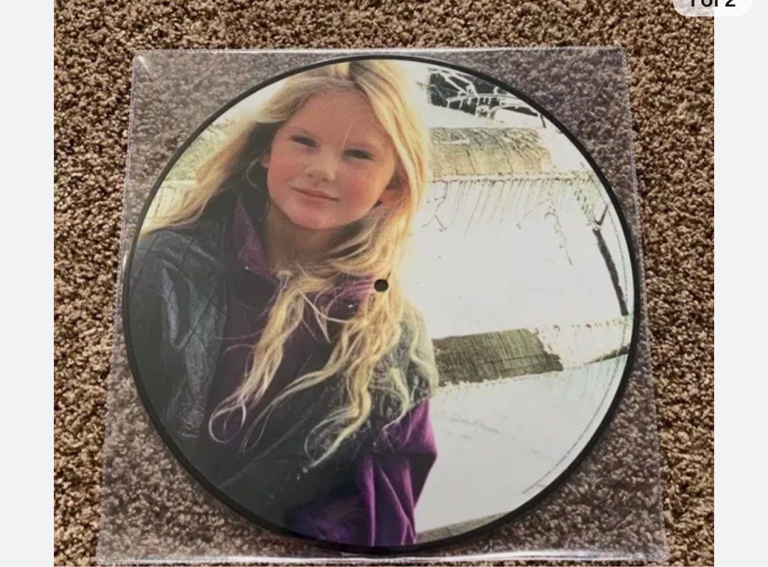 Taylor Swift Christmas Tree Farm Limited Vinyl (SUPER RARE), Hobbies ...