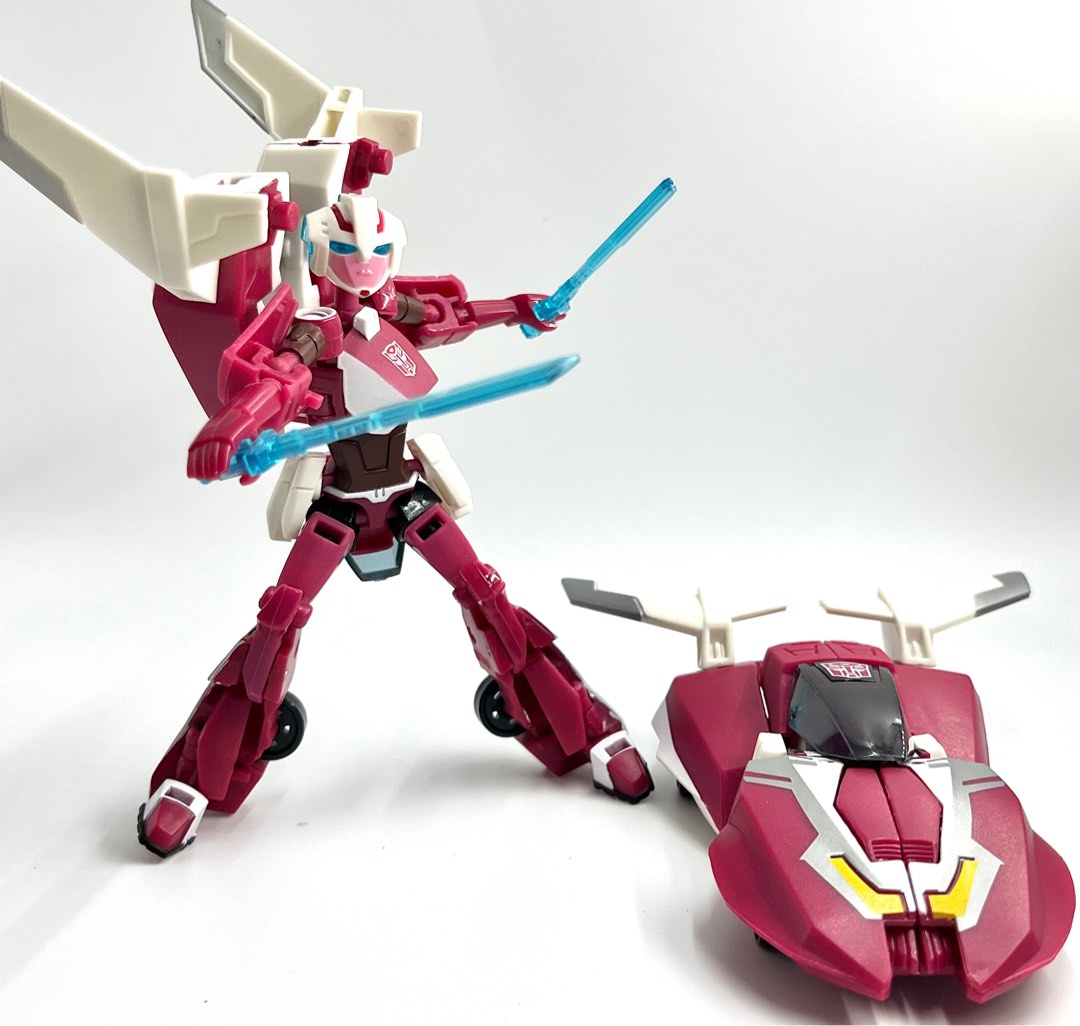 中古罕有日版變形金剛TFA Transfomers Animated Arcee 有說明書 不議, 興趣及遊戲, 玩具 & 遊戲類 ...