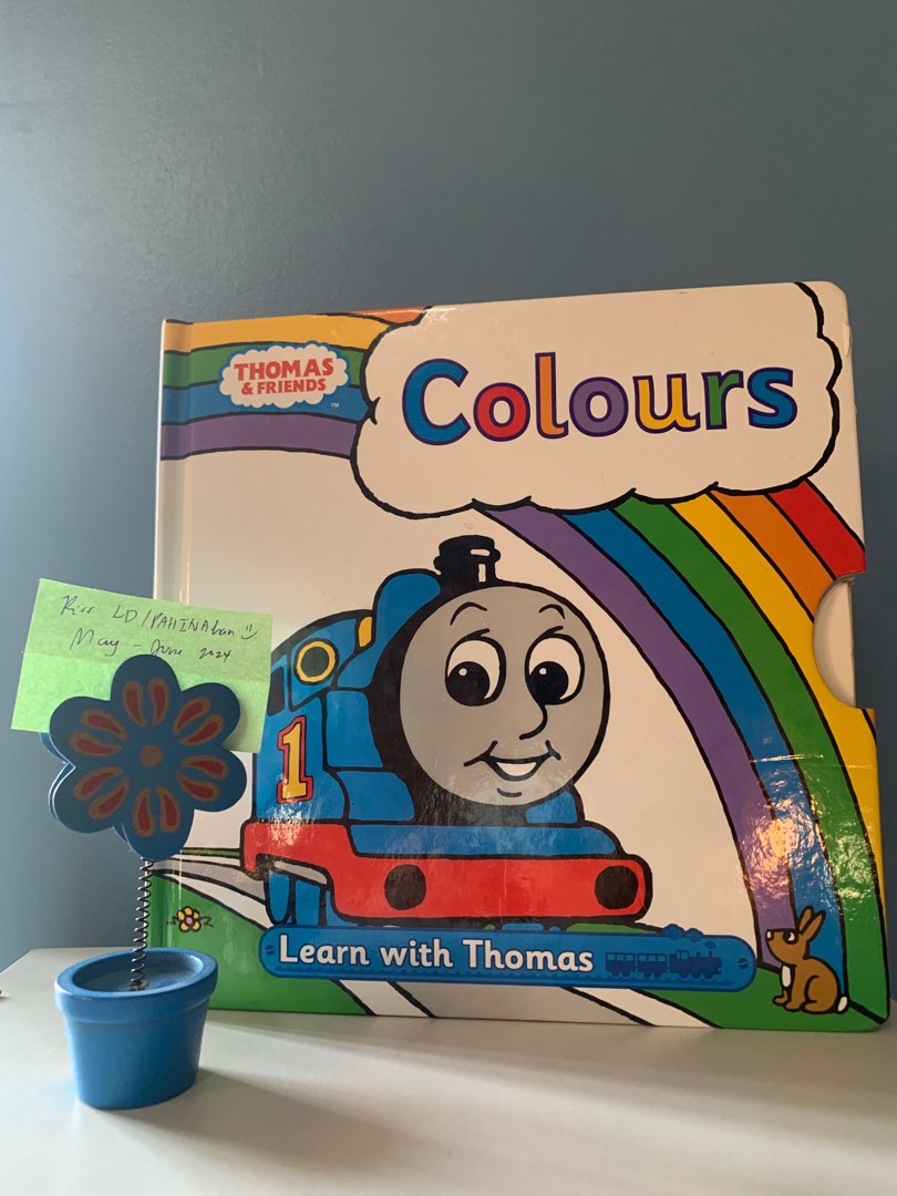 Thomas & Friends Colours - Interactive/ Pull out book, Hobbies & Toys ...