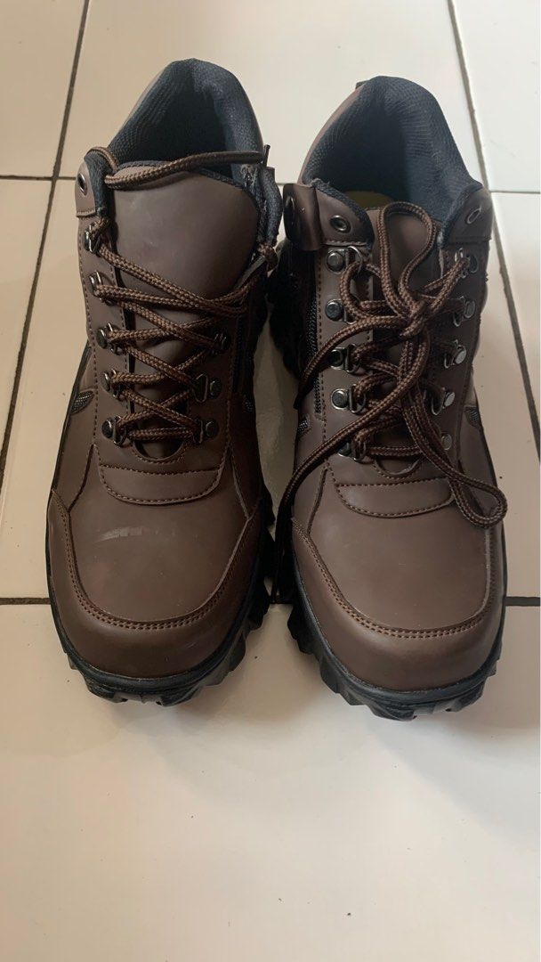 sepatu boots atau sepatu gunung yours step, Fesyen Pria, Sepatu ...