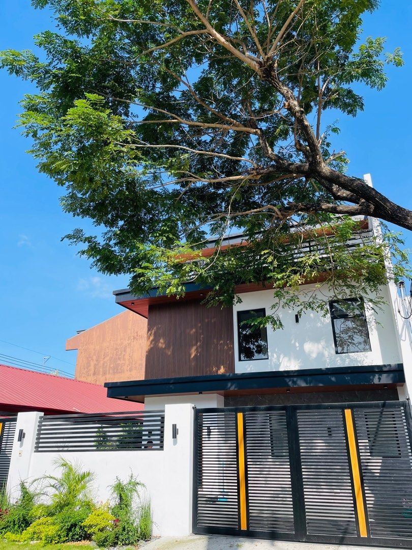 43M Brand-New Modern Tropical 3-storey House & Lot with Roofdeck ...