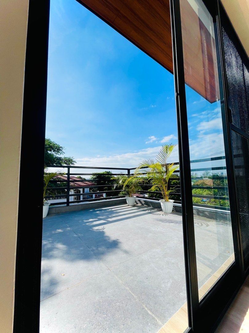 43M Brand-New Modern Tropical 3-storey House & Lot with Roofdeck ...