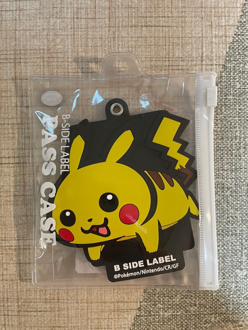比卡超卡套 B-side Label Pass Case (Pikachu), 女裝, 手袋及銀包, 銀包、卡片套 - Carousell