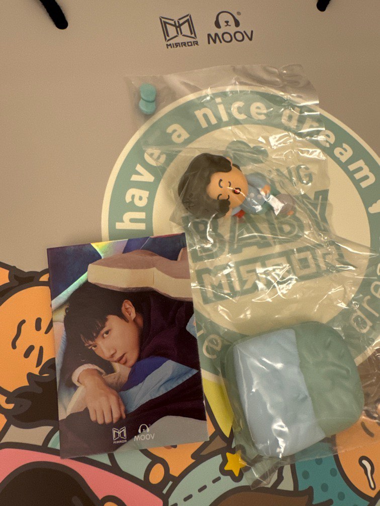 CSL Sleeping Baby Mirror Stanley 閃卡版 （無盒）, 興趣及遊戲, 收藏品及紀念品, 明星周邊 - Carousell