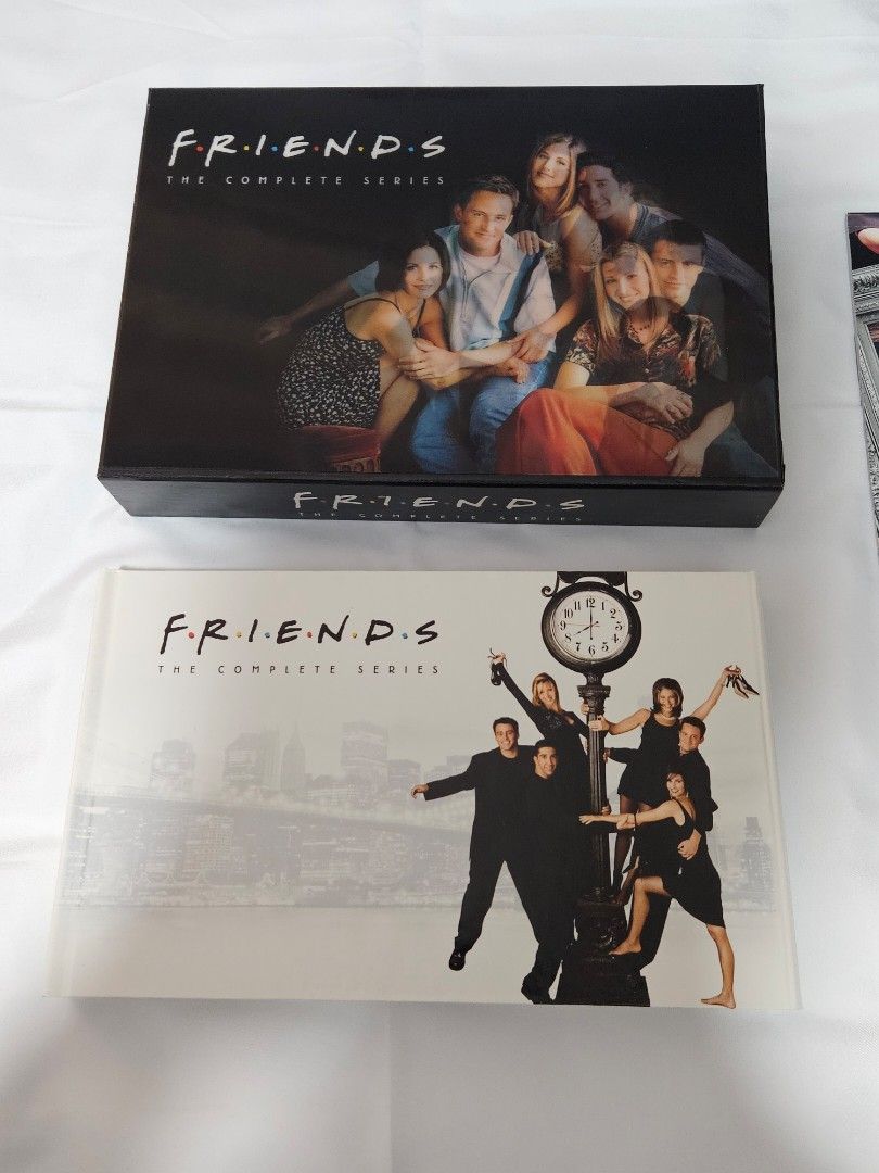 Friends: The Complete Series Collectors Edition Bluray with Lenticular ...