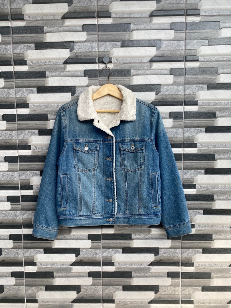 GU Uniqlo Denim Jacket With Inner Sherpa, Fesyen Pria, Pakaian , Baju ...