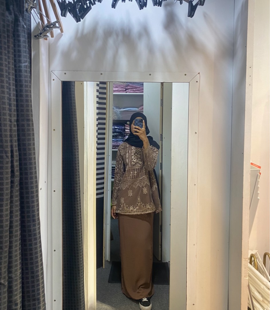 Kurung Lace Indonesia, Women's Fashion, Muslimah Fashion, Baju Kurung ...