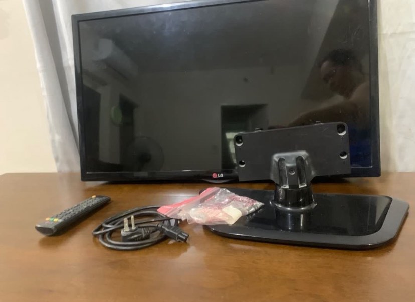 LG 32” LCD TV, TV & Home Appliances, TV & Entertainment, TV on Carousell