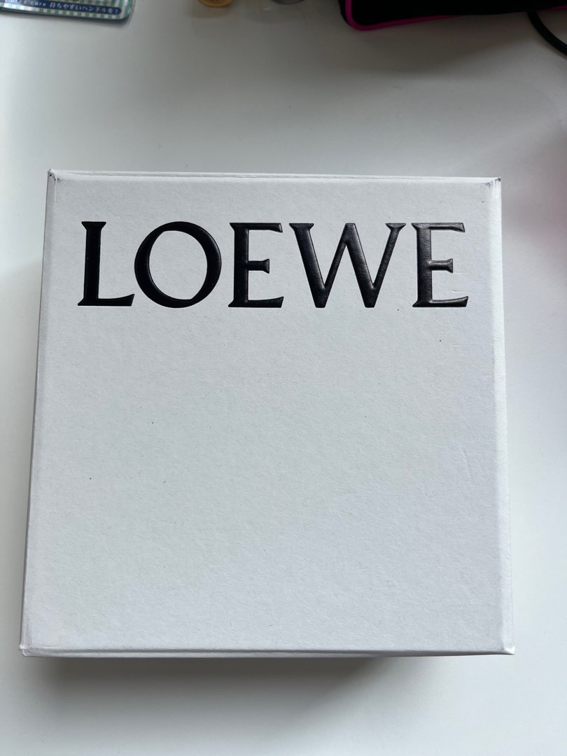 Loewe 盒 ｜ Loewe Box, 名牌, 飾物及配件 - Carousell