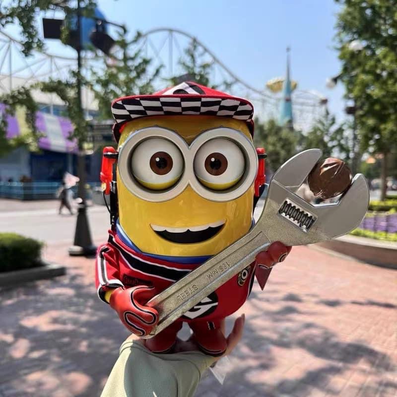 Minion popcorn bucket gru crew 2024 universal studio beijing, Hobbies ...