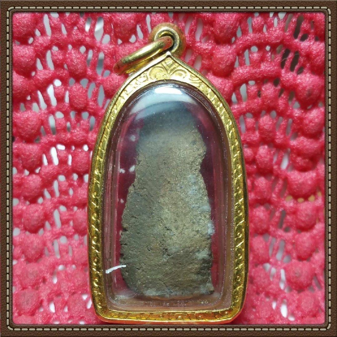 Phra rod wat mahawan (old) thai gold casing, Hobbies & Toys, Religious ...