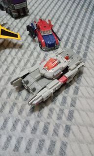 Transformers Titans Return Astrotrain & Powers Of The Prime Starscream ...